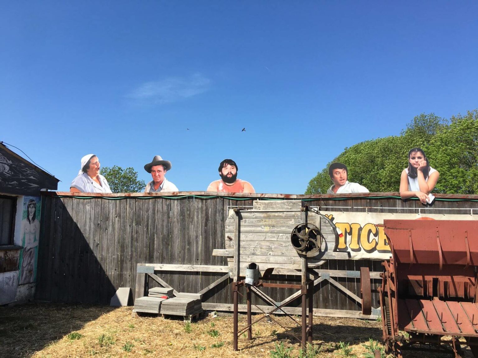 Filmová místa: Hoštice (Slunce, seno) | Krauzovi na cestách