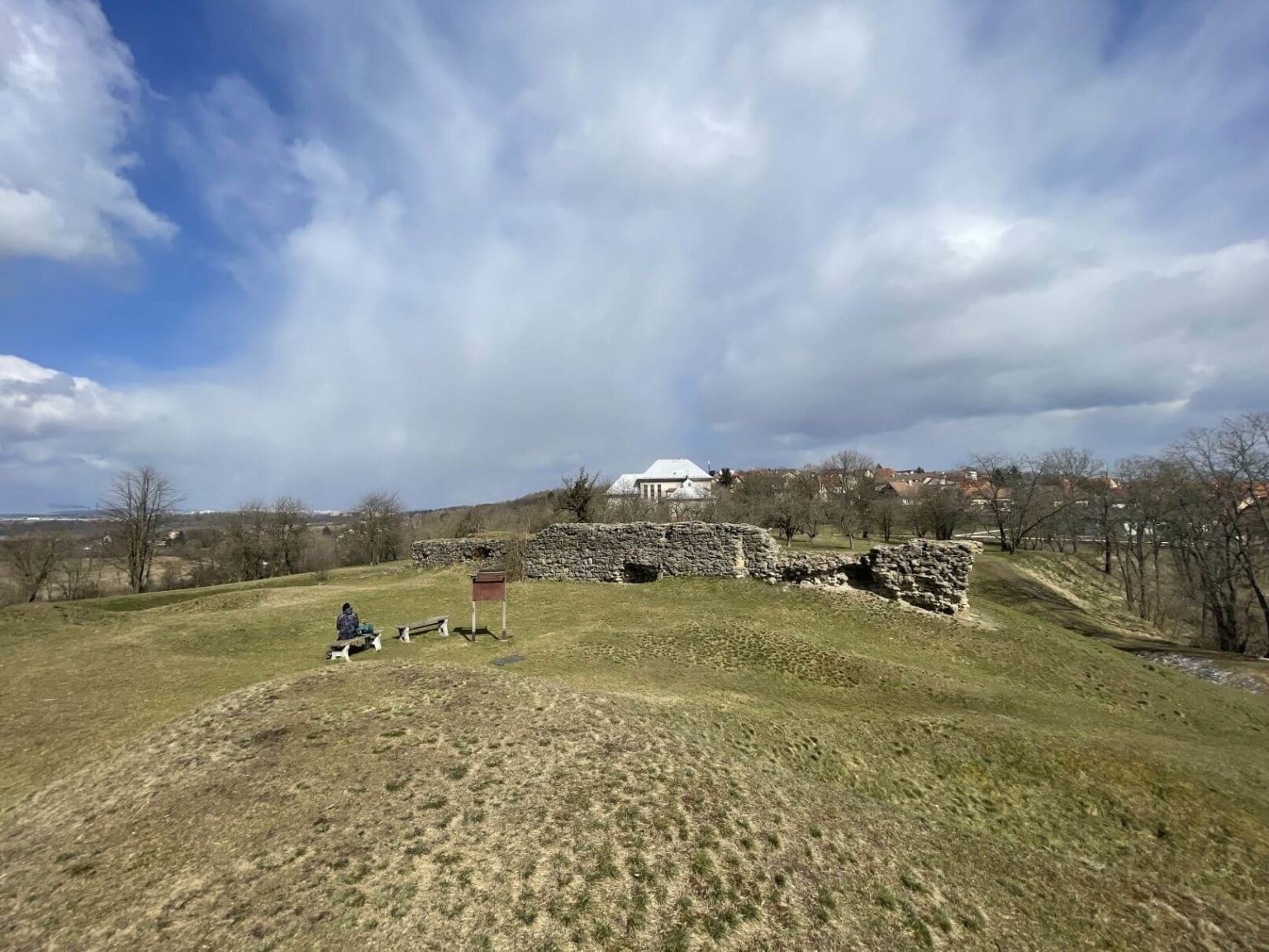 Zřícenina hradu Litice a vodní nádrž České údolí | Krauzovi na cestách